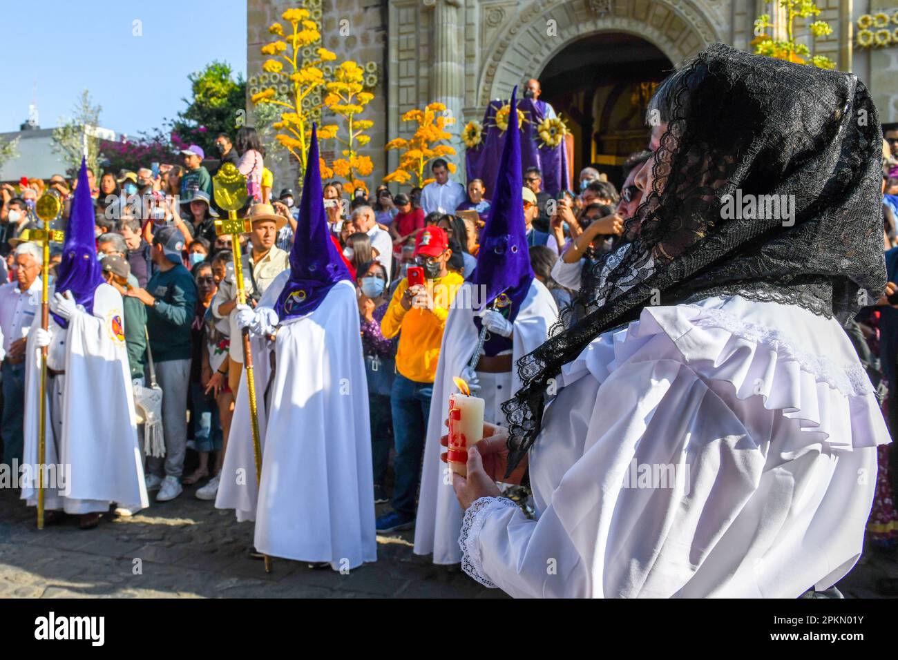 Procesion mexico hi-res stock photography and images - Alamy