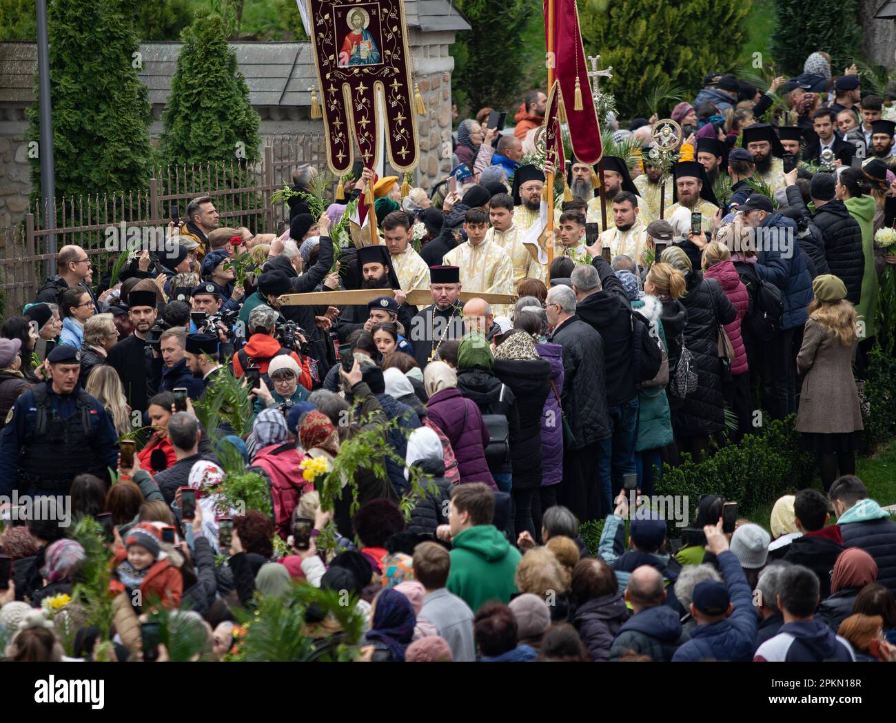 Bucharest, Romania. 8th Apr, 2023: Orthodox belivers and priests during ...