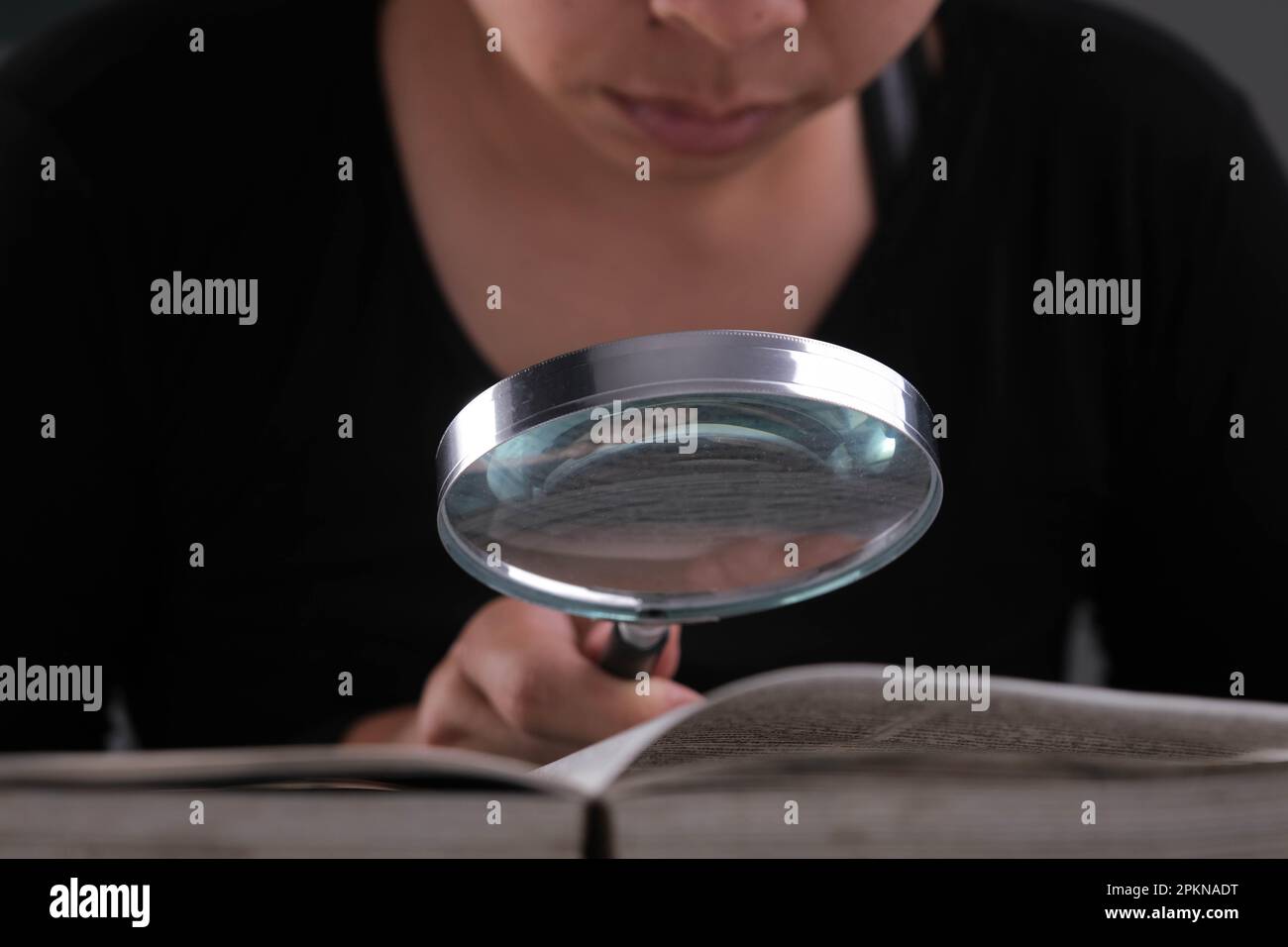 Magnifying glass dictionary close up hi-res stock photography and ...