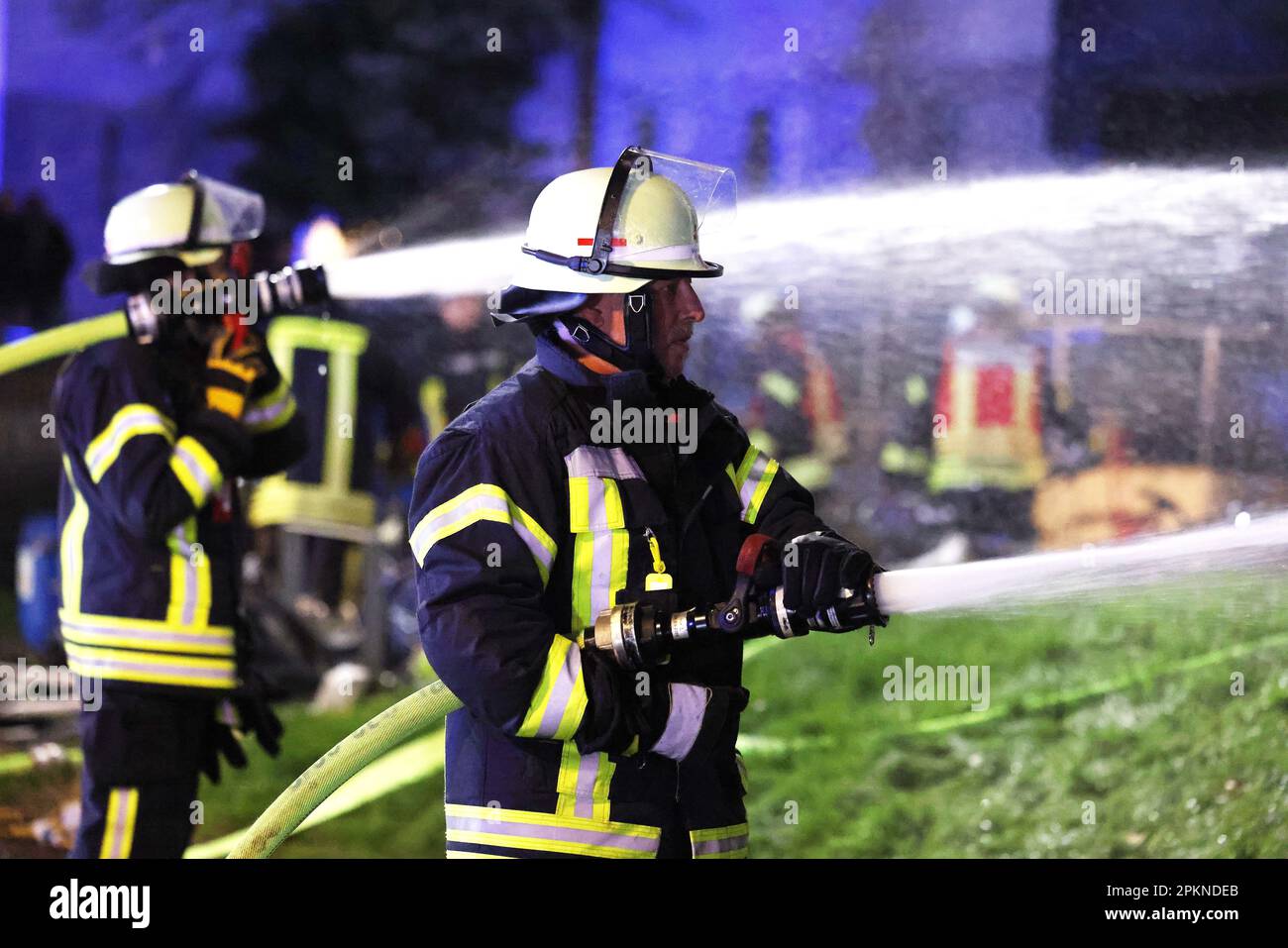 Bonn, Germany. 09th Apr, 2023. Firefighters extinguish the burning ...