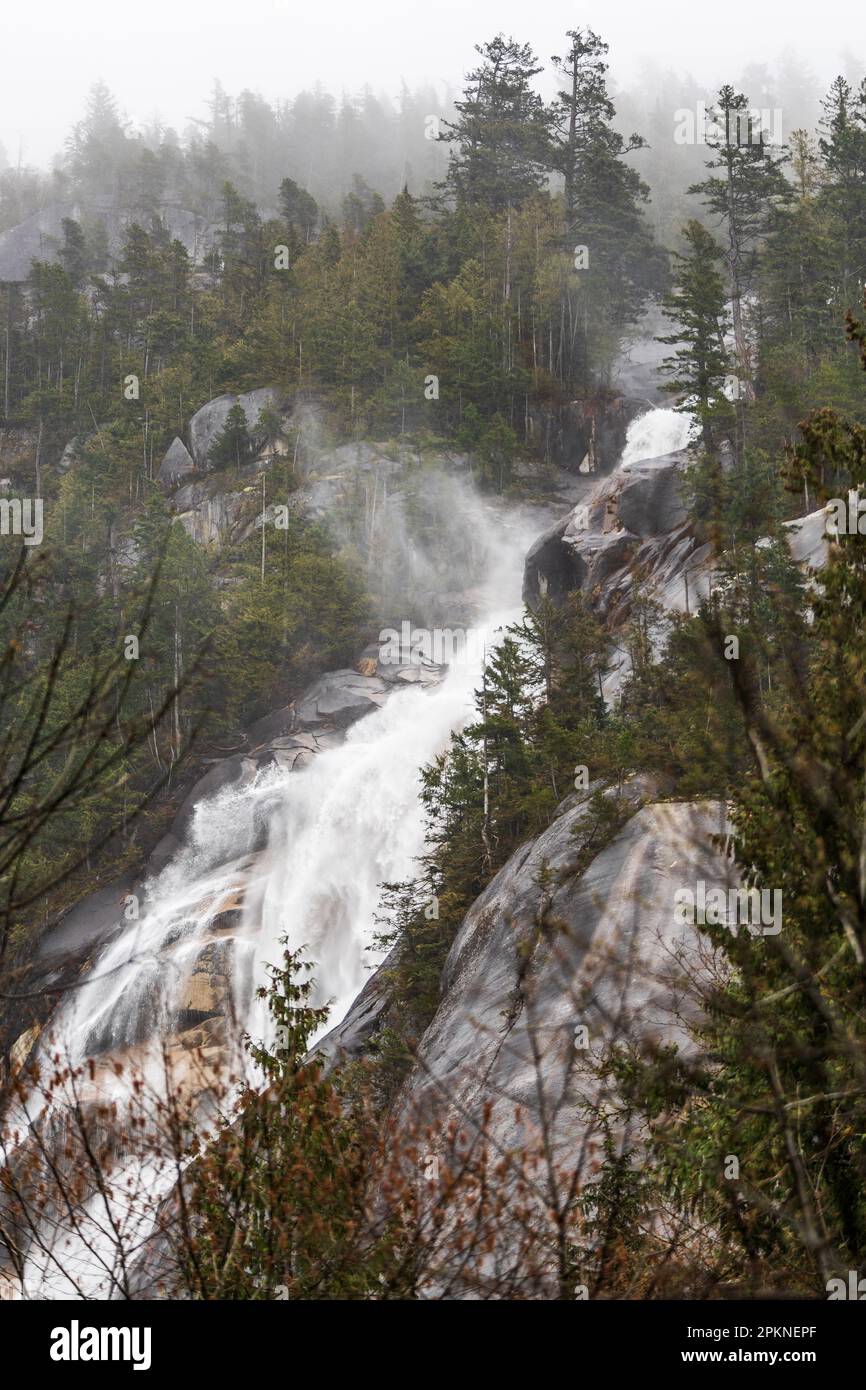 Shannon Falls is the third tallest waterfall in British Columbia and ...