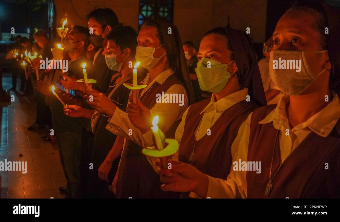 Quezon City, Philippines. 09th Apr, 2023. Filipino Catholic devotees ...