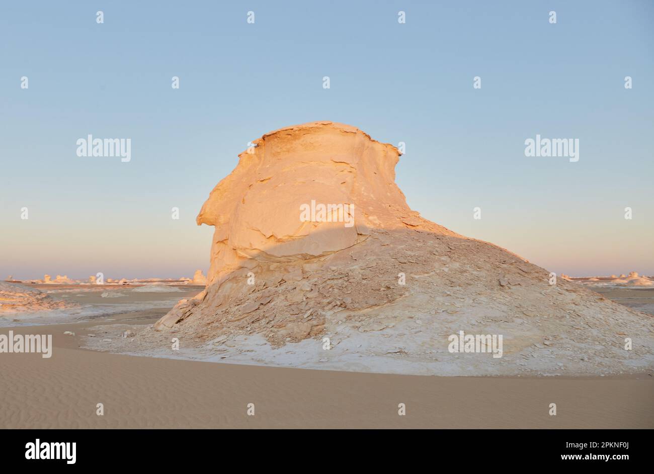 The Otherworldly White Desert Near Egypt's Bahariya Oasis Stock Photo - Alamy