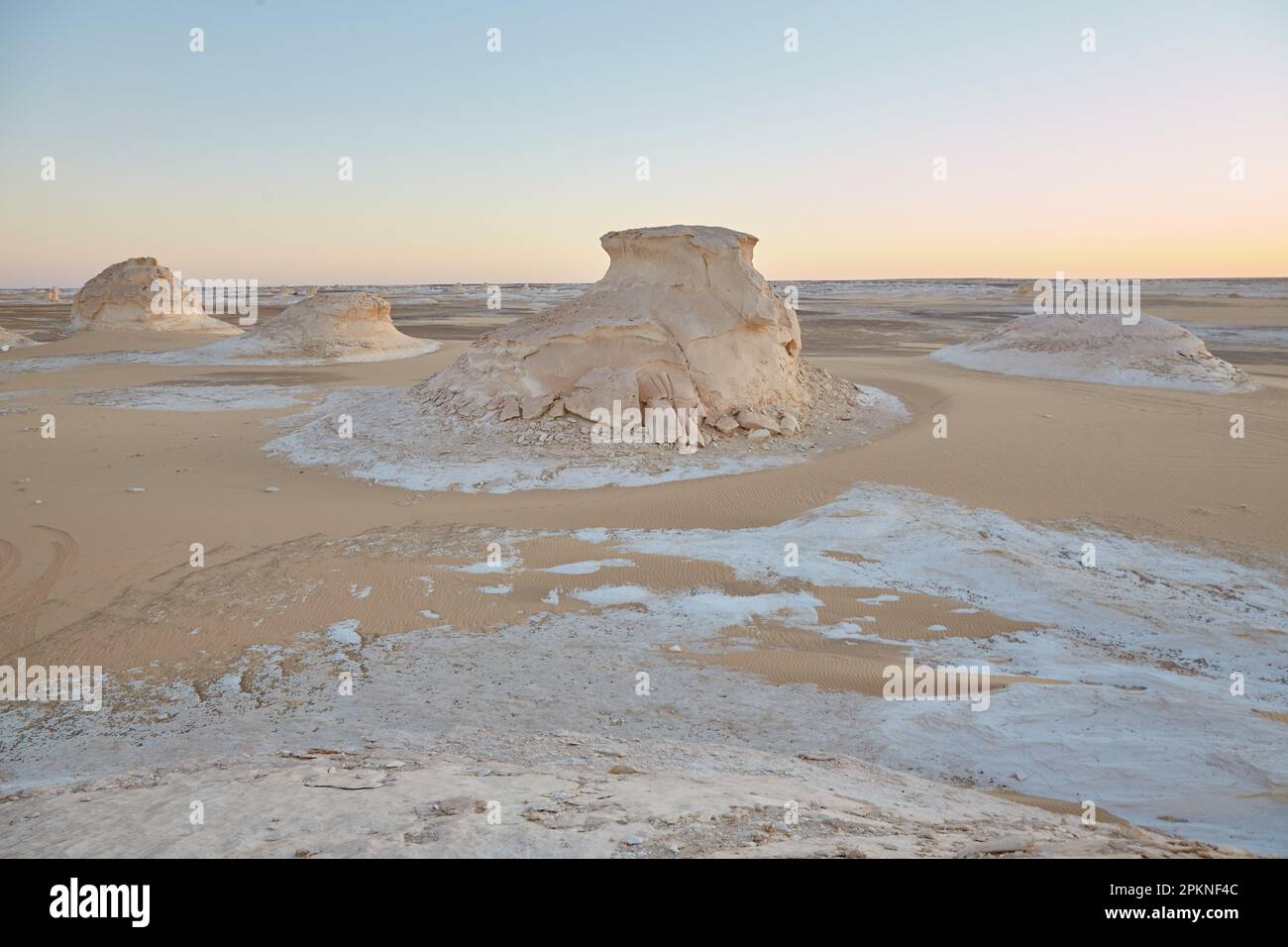 The Otherworldly White Desert Near Egypt's Bahariya Oasis Stock Photo - Alamy