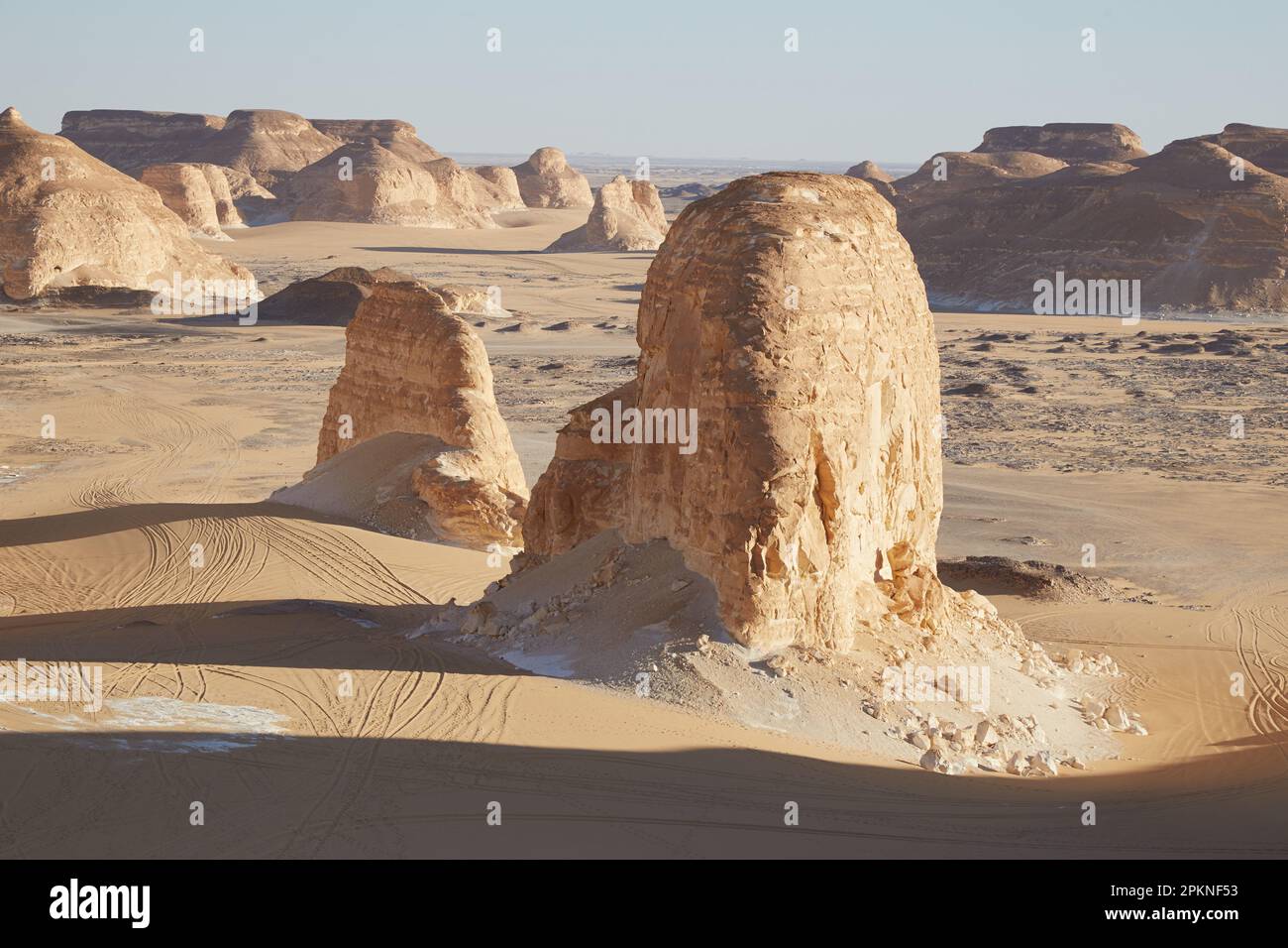 The Otherworldly White Desert Near Egypt's Bahariya Oasis Stock Photo - Alamy
