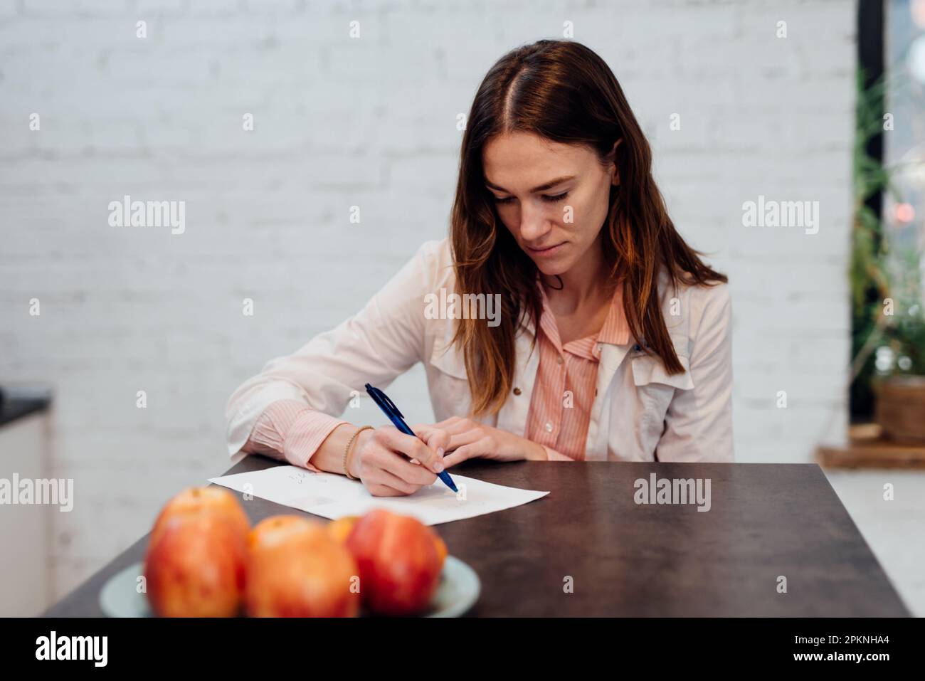 Female doctor takes notes hi-res stock photography and images - Alamy