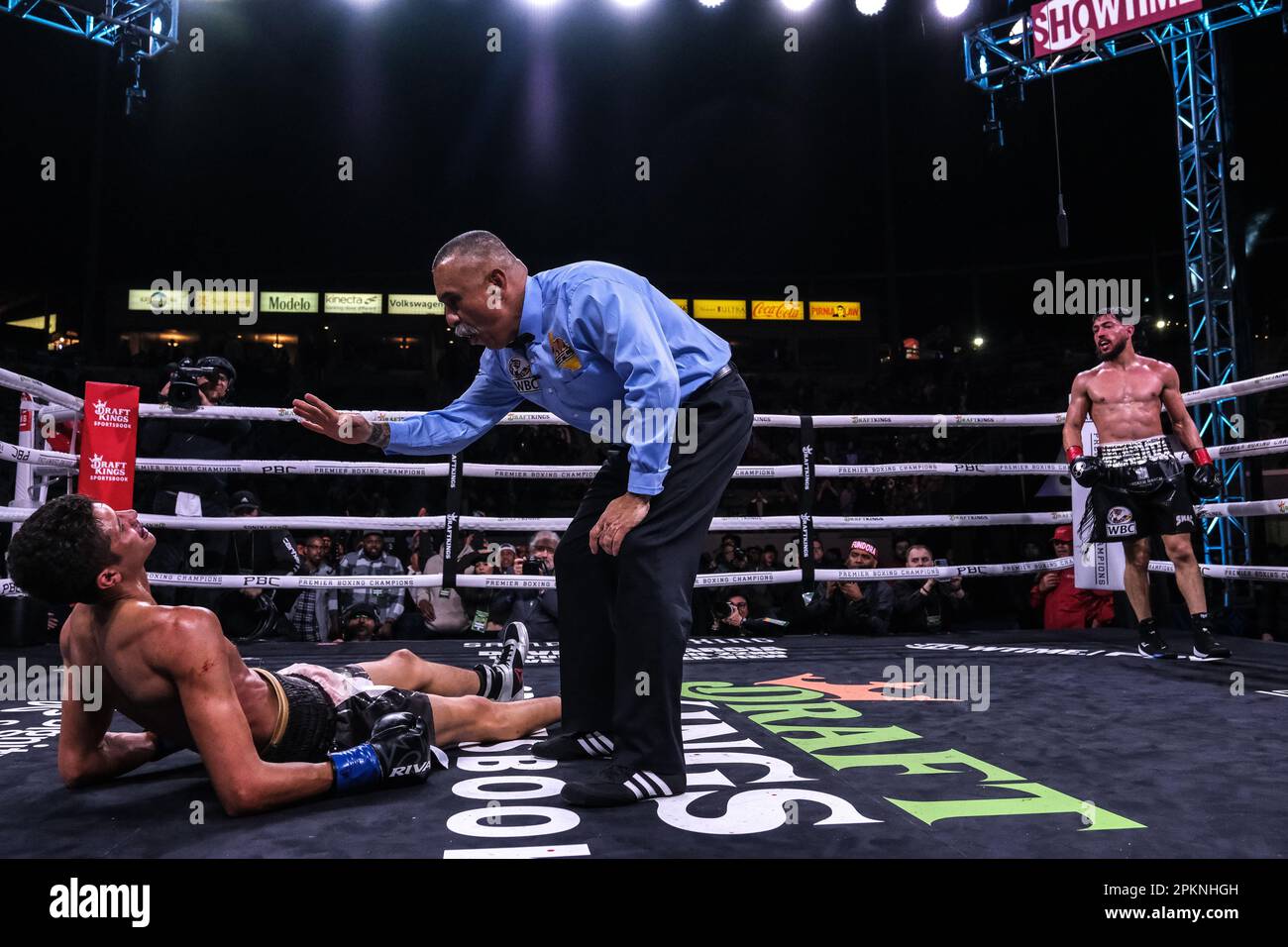 Carson, California, USA. 8th Apr, 2023. Referee Ray Corona counts out ...