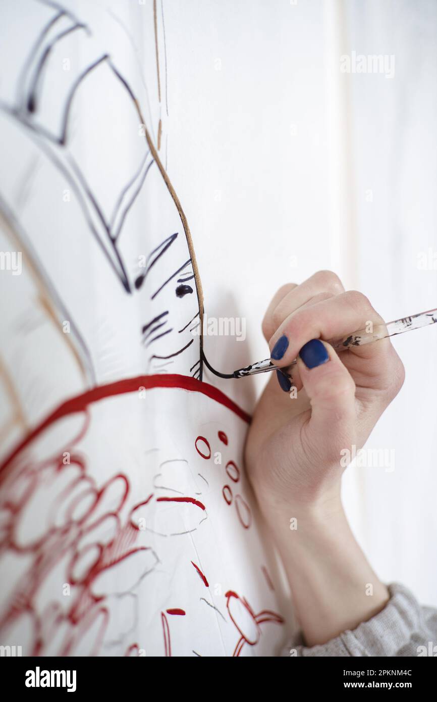 Close up shot female artist hand hold paint brush and drawing painting ...