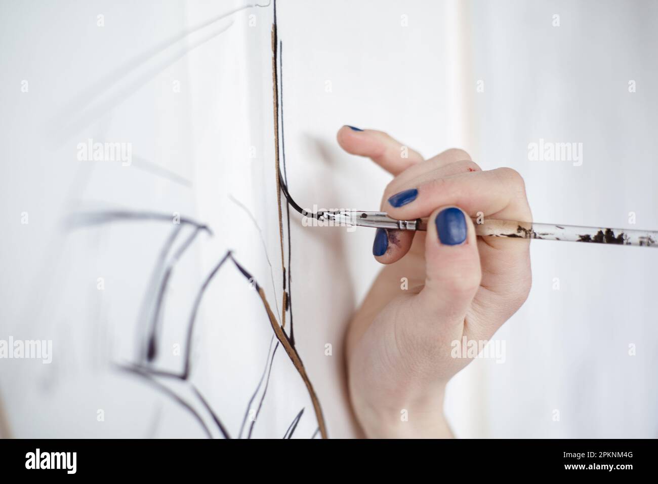 Close up shot female artist hand hold paint brush and drawing painting ...