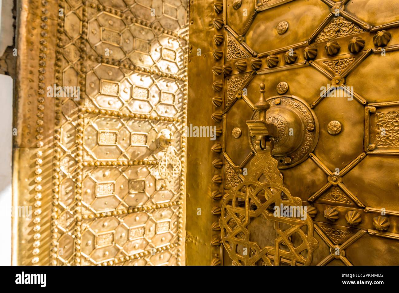 Door mosque arabic pattern hi-res stock photography and images - Alamy