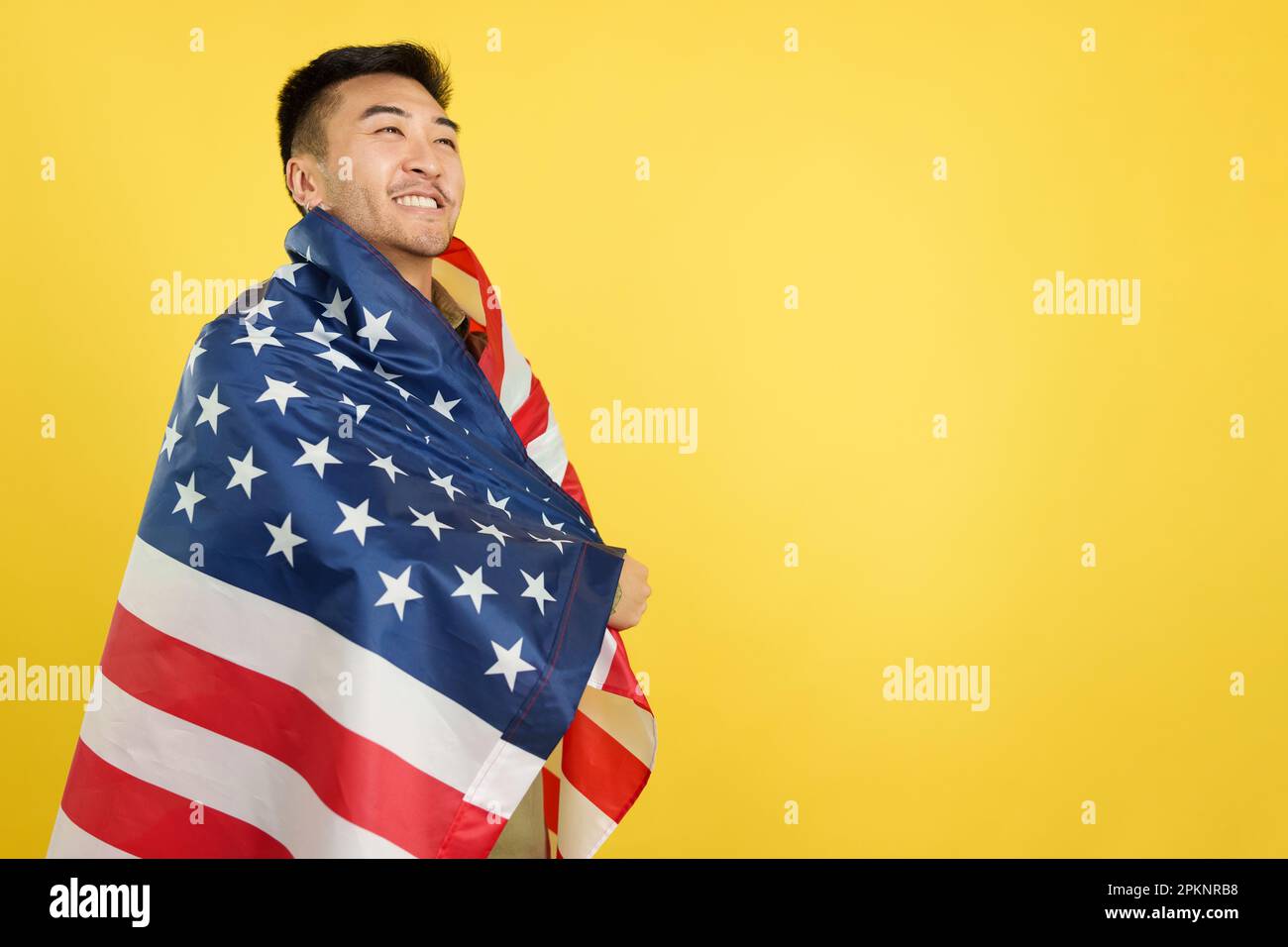 Proud chinese man wrapping with a USA national flag Stock Photo - Alamy Proud chinese man wrapping with a USA national flag Stock Photo - Alamy