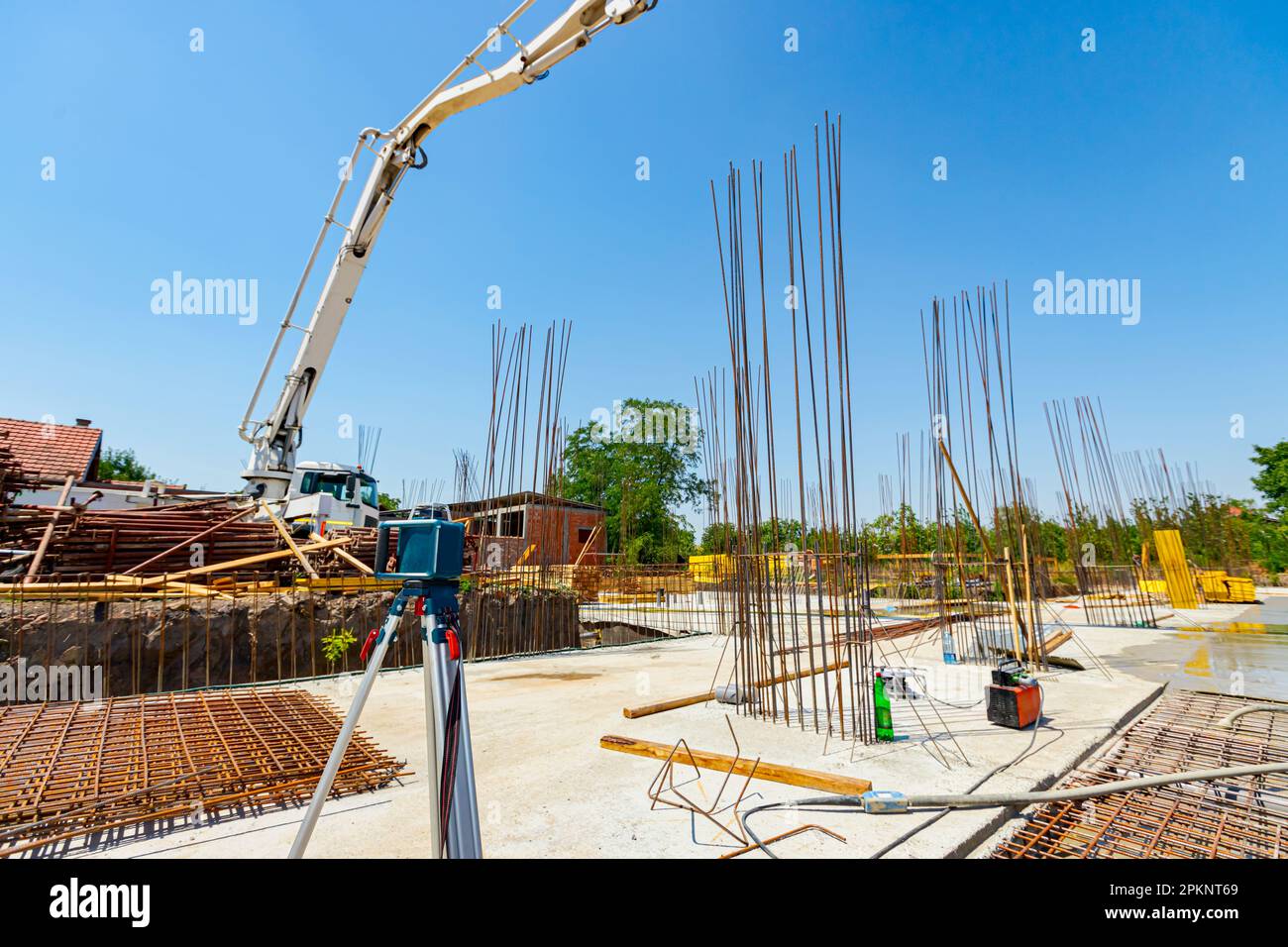 Total center device with laser for leveling other devices to level ...