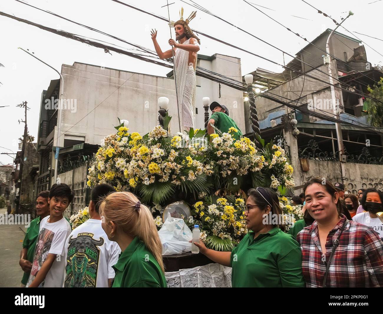 Malabon, Philippines. 09th Apr, 2023. Devotees pulling the carriage of ...