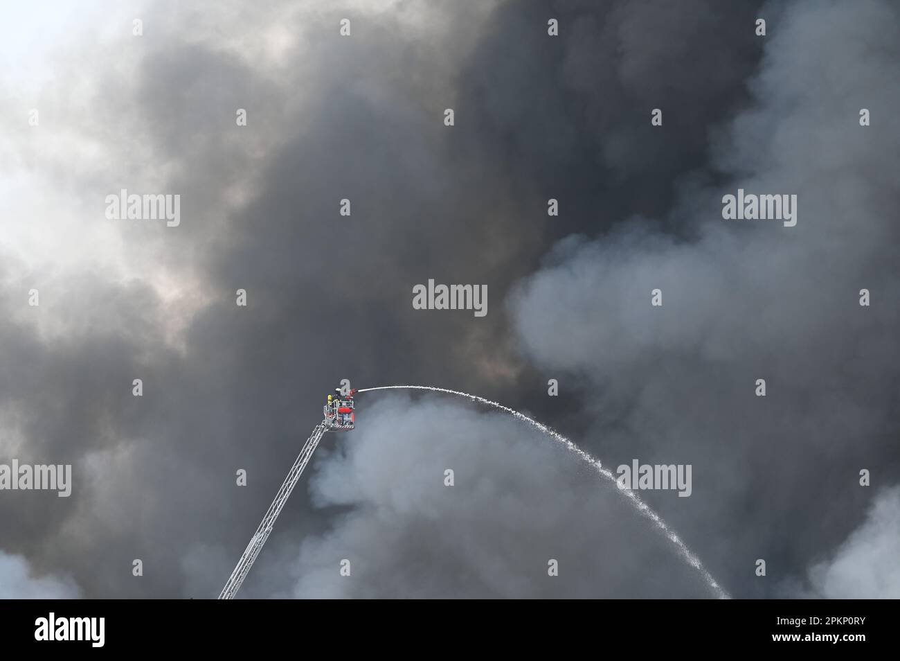 Hamburg, Germany. 09th Apr, 2023. From an aerial ladder, firefighters ...