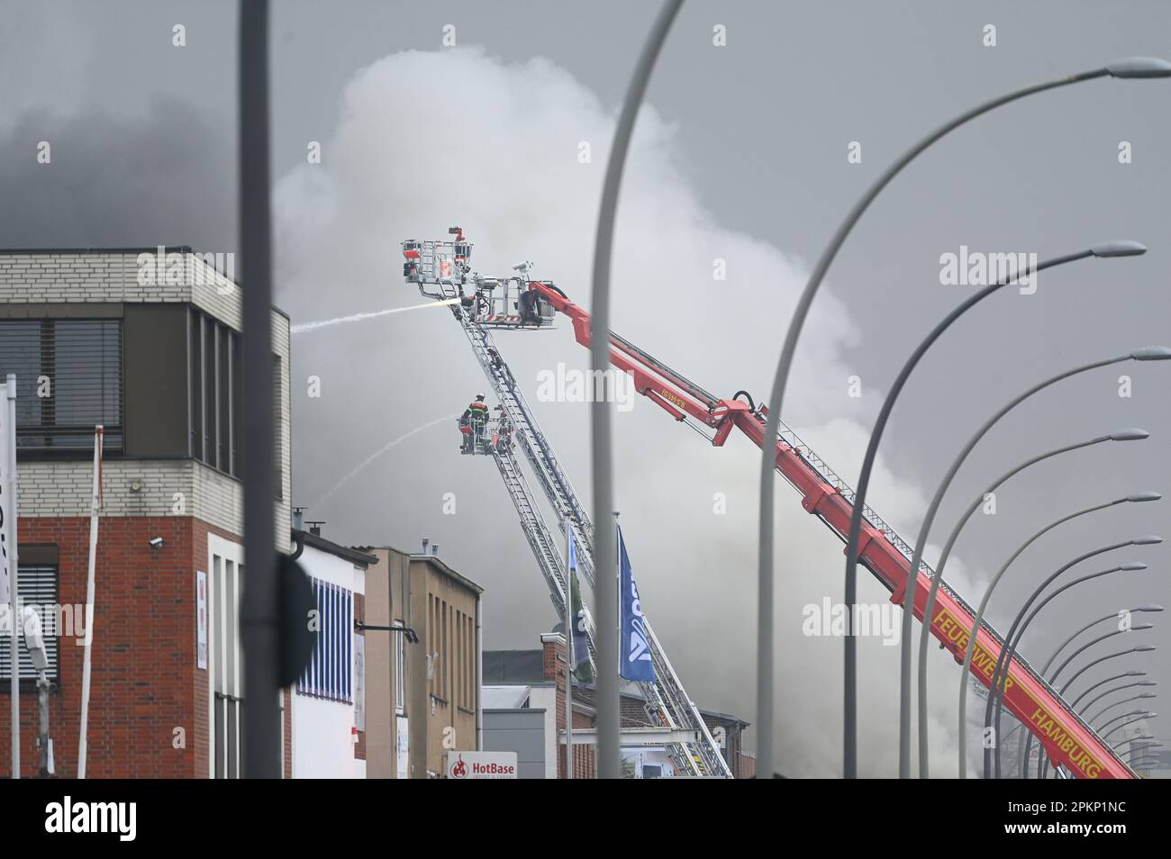 Hamburg, Germany. 09th Apr, 2023. From aerial ladders, firefighters ...