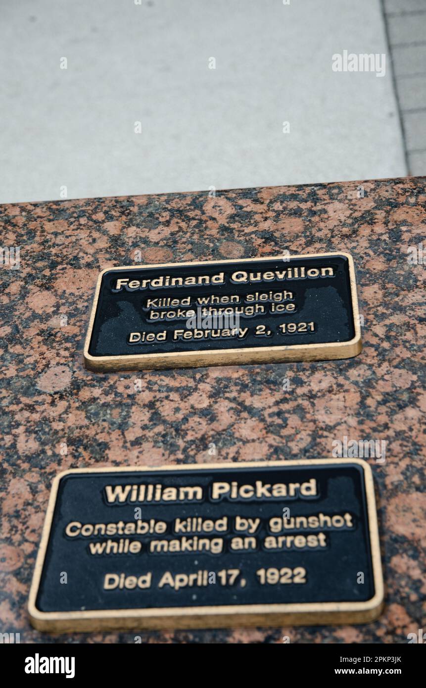 100 workers monument hi-res stock photography and images - Alamy