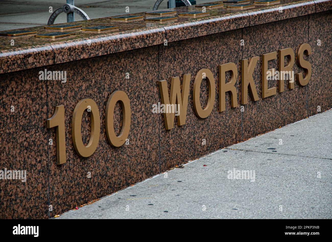100 workers monument hi-res stock photography and images - Alamy