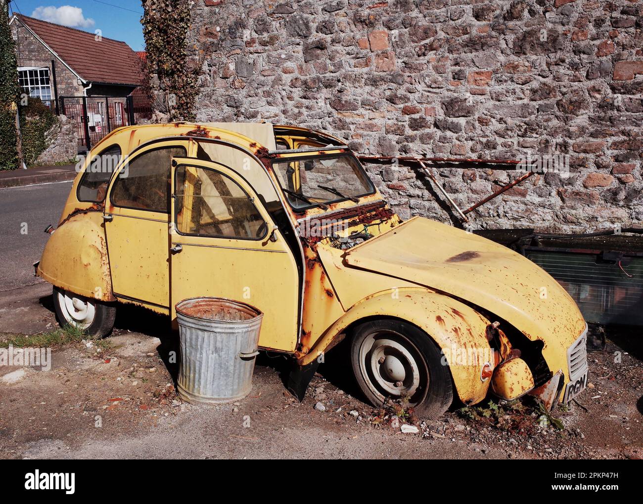 Rusty old Citroën 2Cv, awaiting restoration or a trip to the scrap yard ...