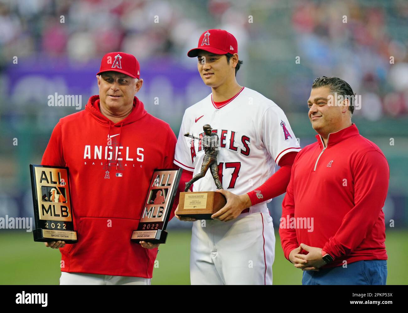 The Los Angeles Angels' Shohei Ohtani (C) poses for photos with manager ...