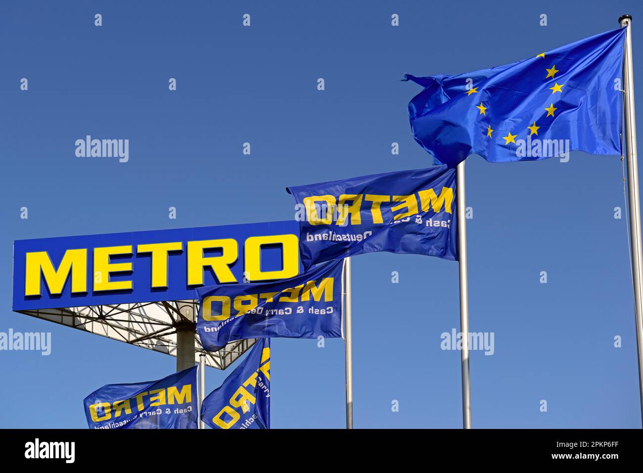 Lettering and flags of Metro AG, öffentlicherGrund, Europe's largest ... Lettering and flags of Metro AG, öffentlicherGrund, Europe's largest ...
