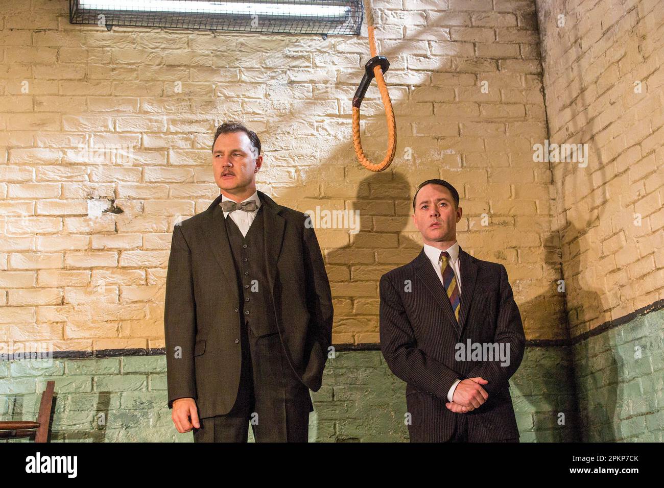 l-r: David Morrissey (Harry), Reece Shearsmith (Syd) in HANGMEN by ...