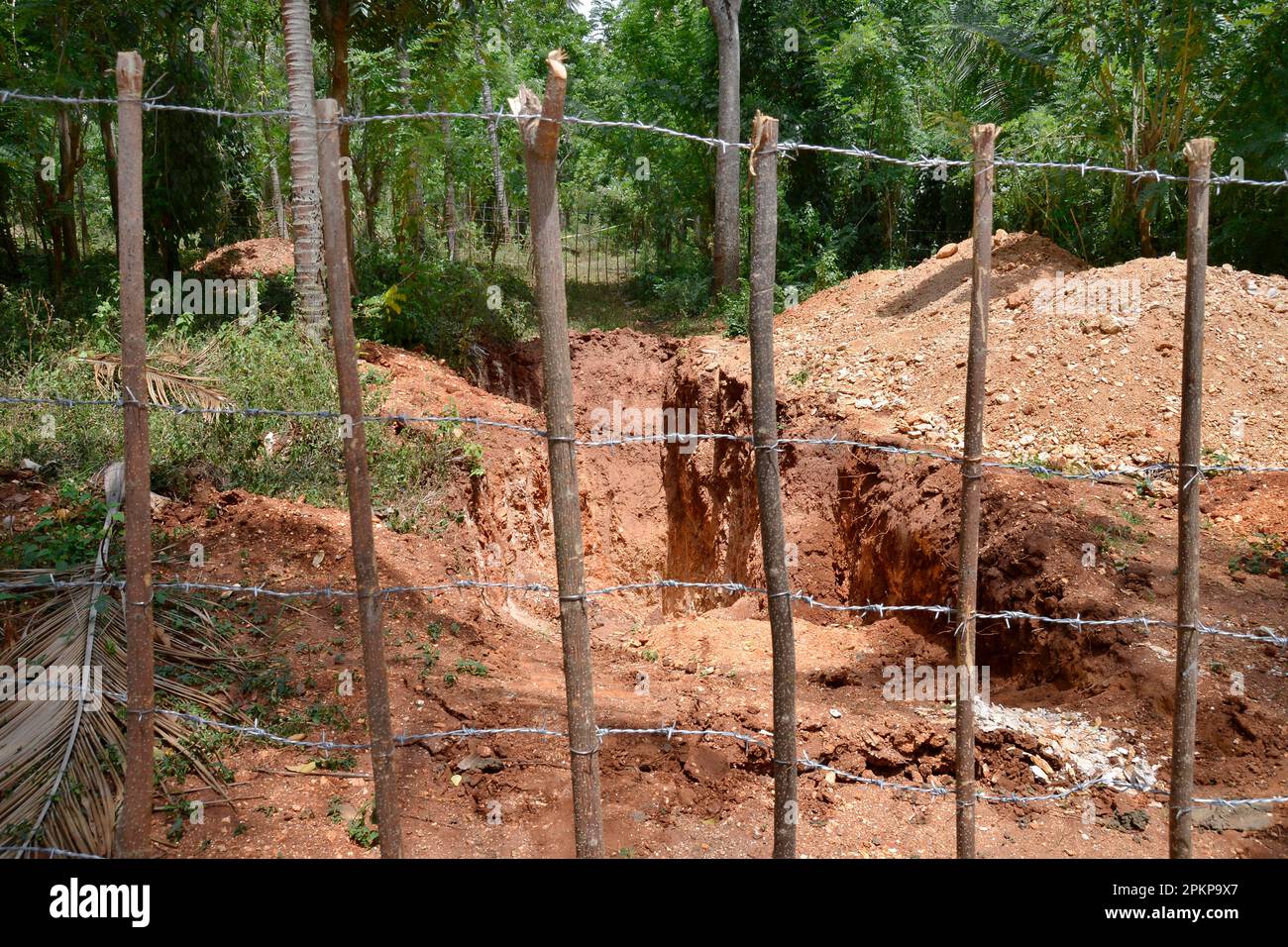 Gemstone mine, moonstone, Naula, Sri Lanka, Asia Stock Photo - Alamy