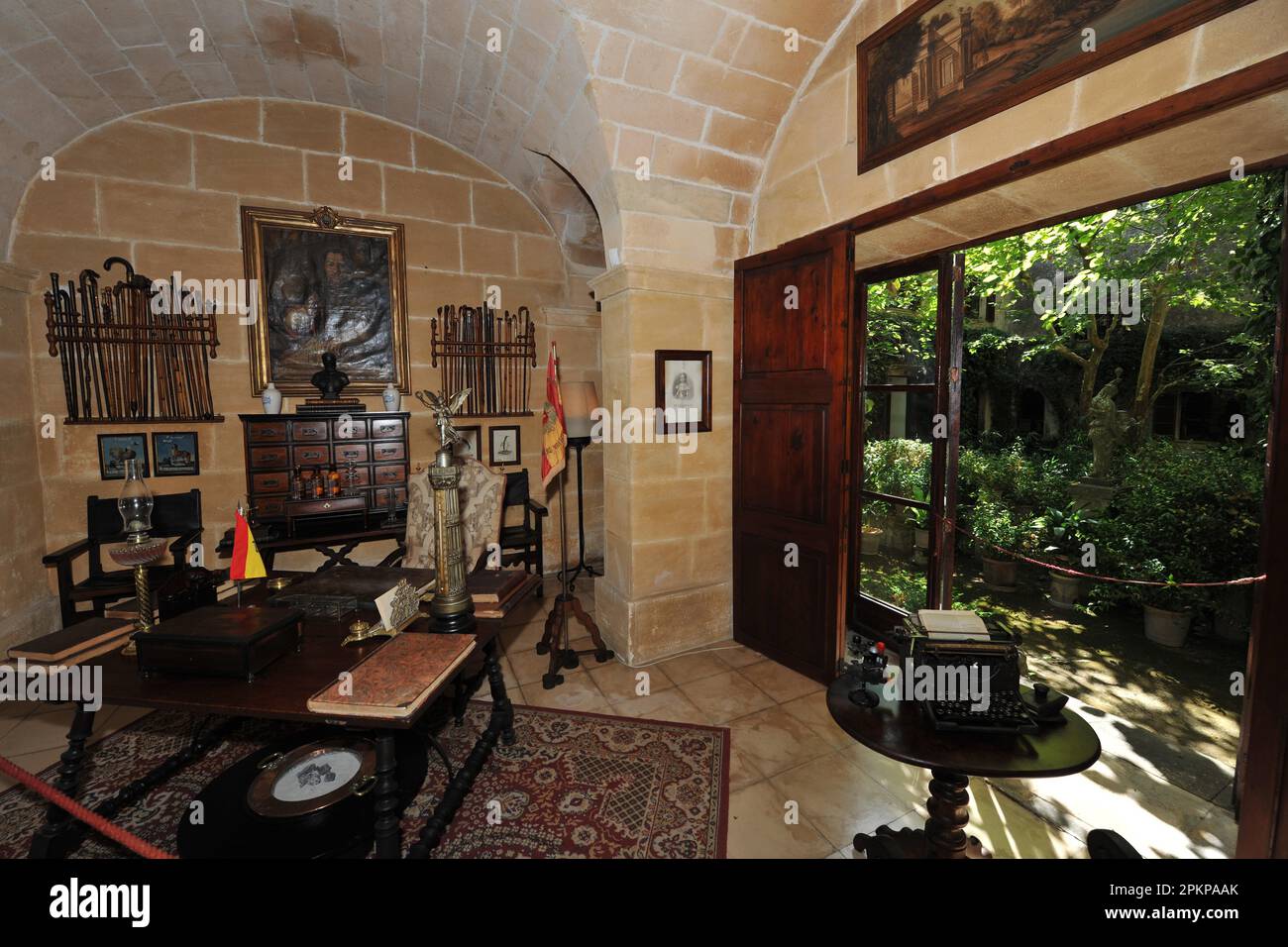 Finca Els Calderers, writing room, old typewriter, garden view, manor ...