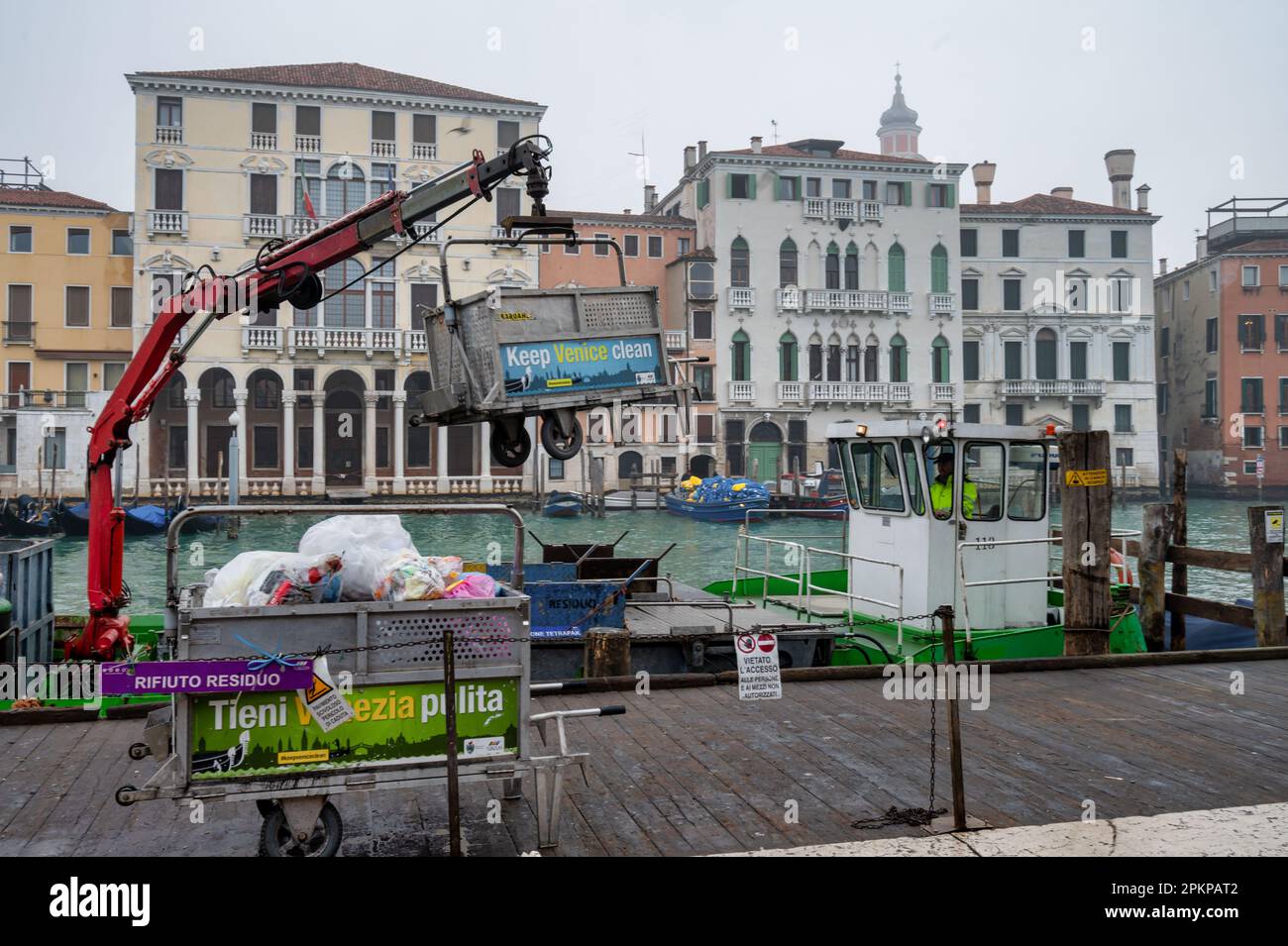 Environmental and waste management hi-res stock photography and images ...