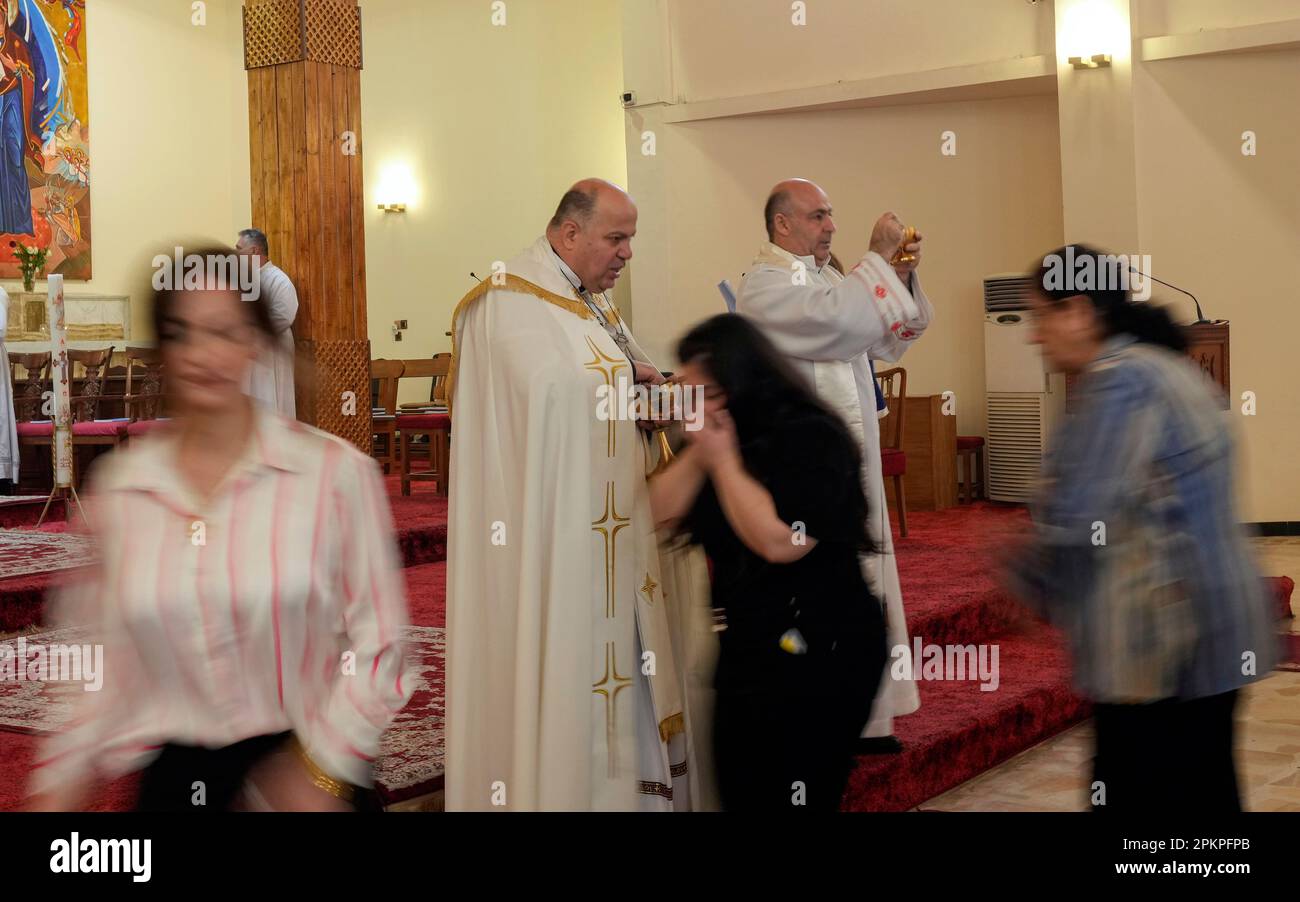 Iraqi Christians attend Easter religious services at Mar Youssif ...