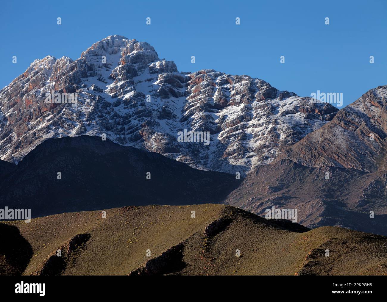 Late Winter snow cover the Elandsberg Peak ( 2127m ) in the Swartberg ...