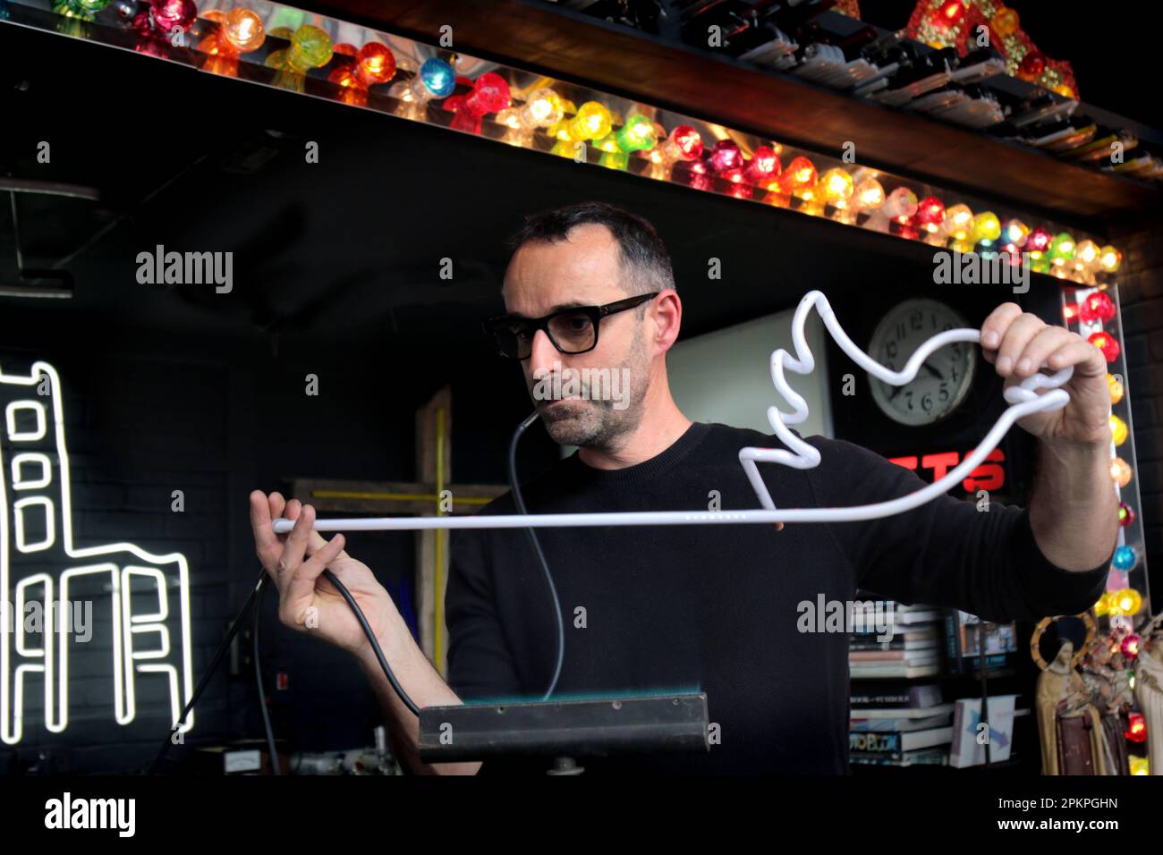 Andy Doig Making Neon in Brighton Stock Photo - Alamy