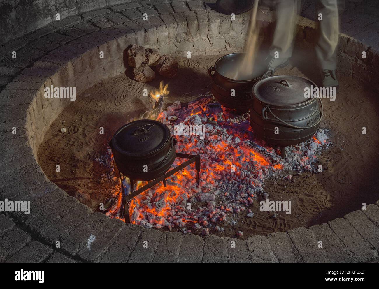 Cast iron pots africa hi-res stock photography and images - Alamy