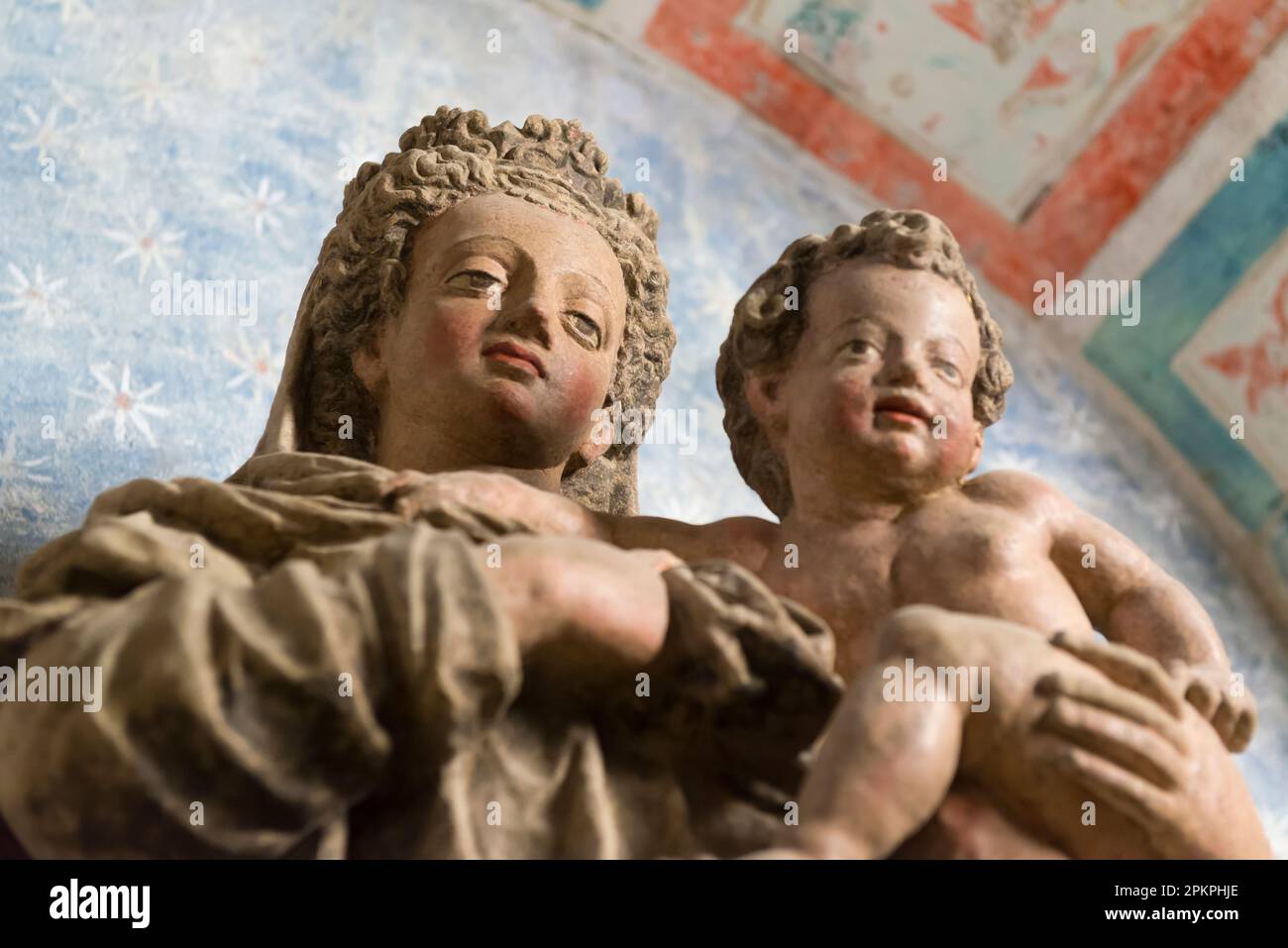 Detail of a statue of Mother Maria with Jesus in her arms in a niche in ...