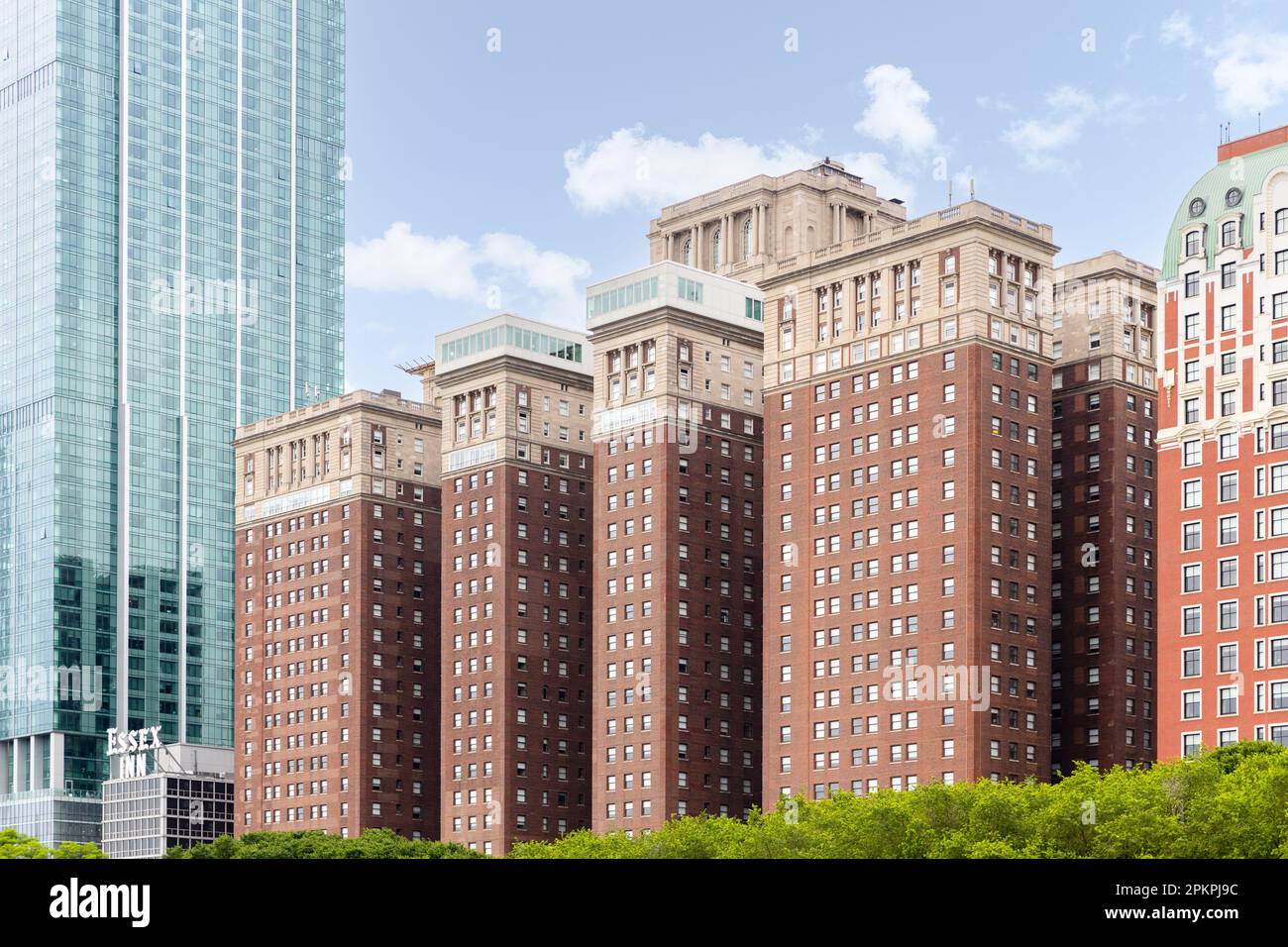 The Hilton Chicago, on Michigan Avenue in the South Loop, overlooks ...