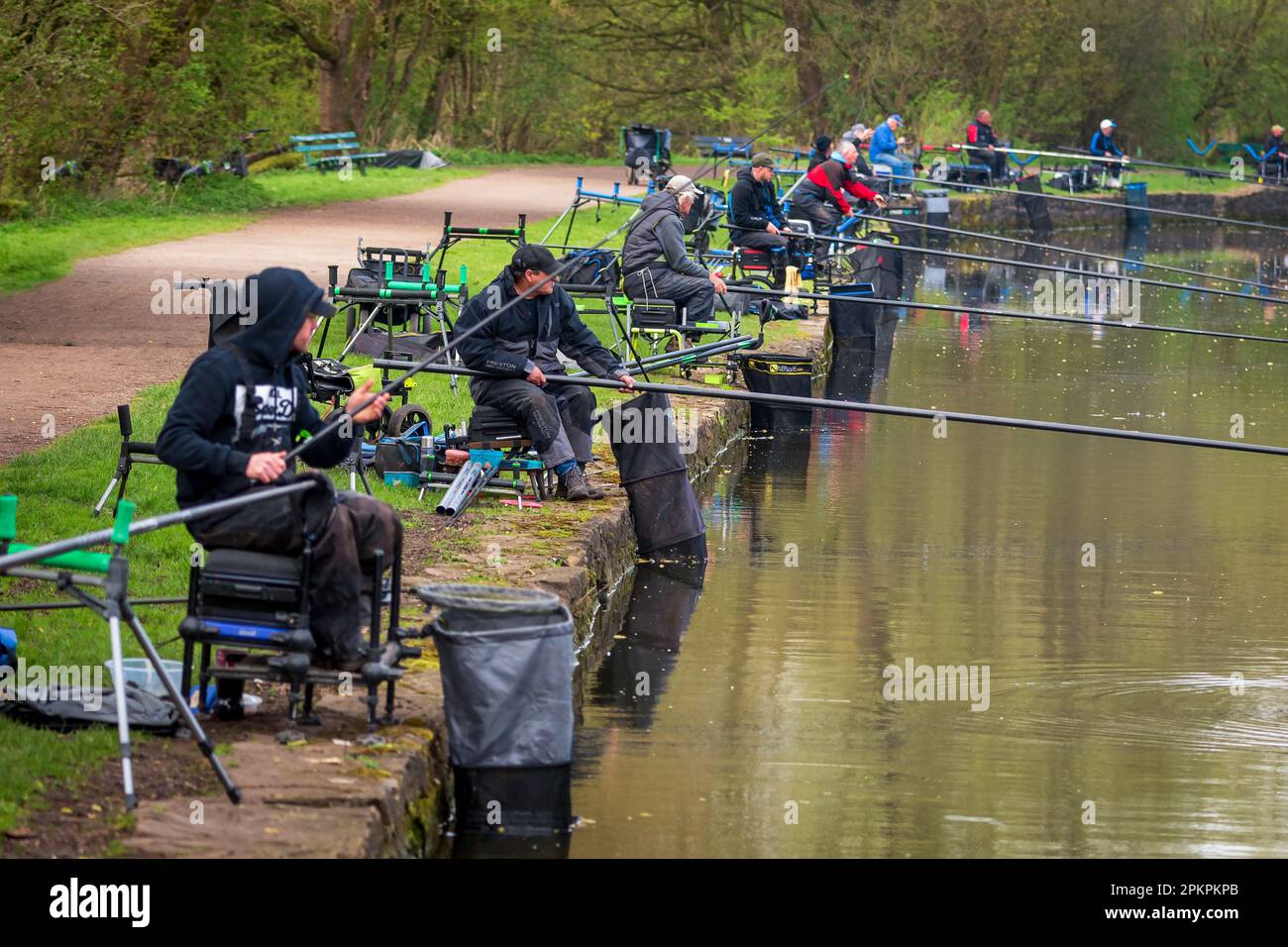 Canal coarse fishing competition line in Earlestown on the old Sankey ...