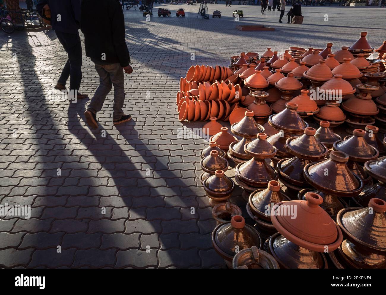 Tajine ceramic cooking pots stand in a market in Ouarzazate Stock Photo ...