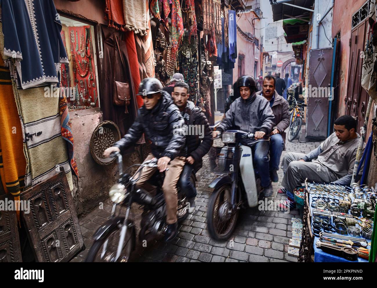 The alleys of Marrakech bazaar Stock Photo - Alamy