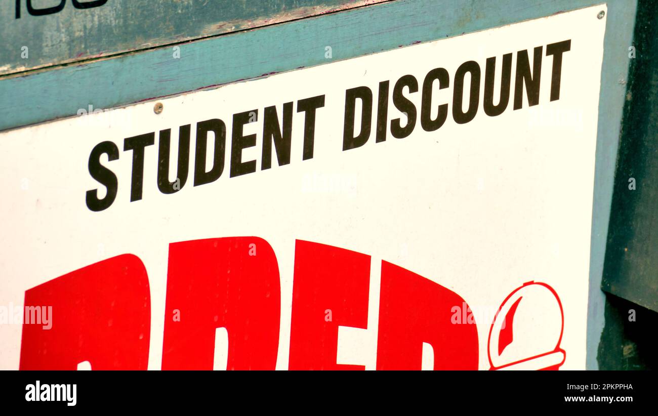 student discount sign Stock Photo - Alamy