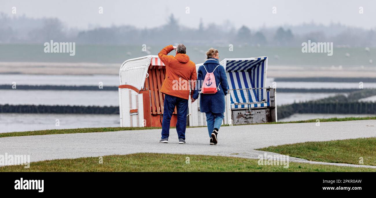 Husum, Germany. 09th Apr, 2023. A couple walks in cool hazy weather in ...