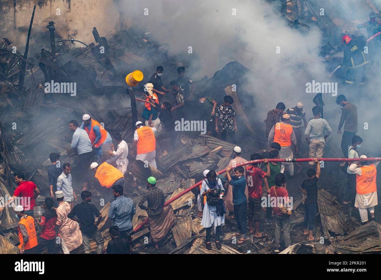 4 April 2023, Dhaka, Bangladesh. Fire in Bongobazar market, Dhaka Stock Photo - Alamy