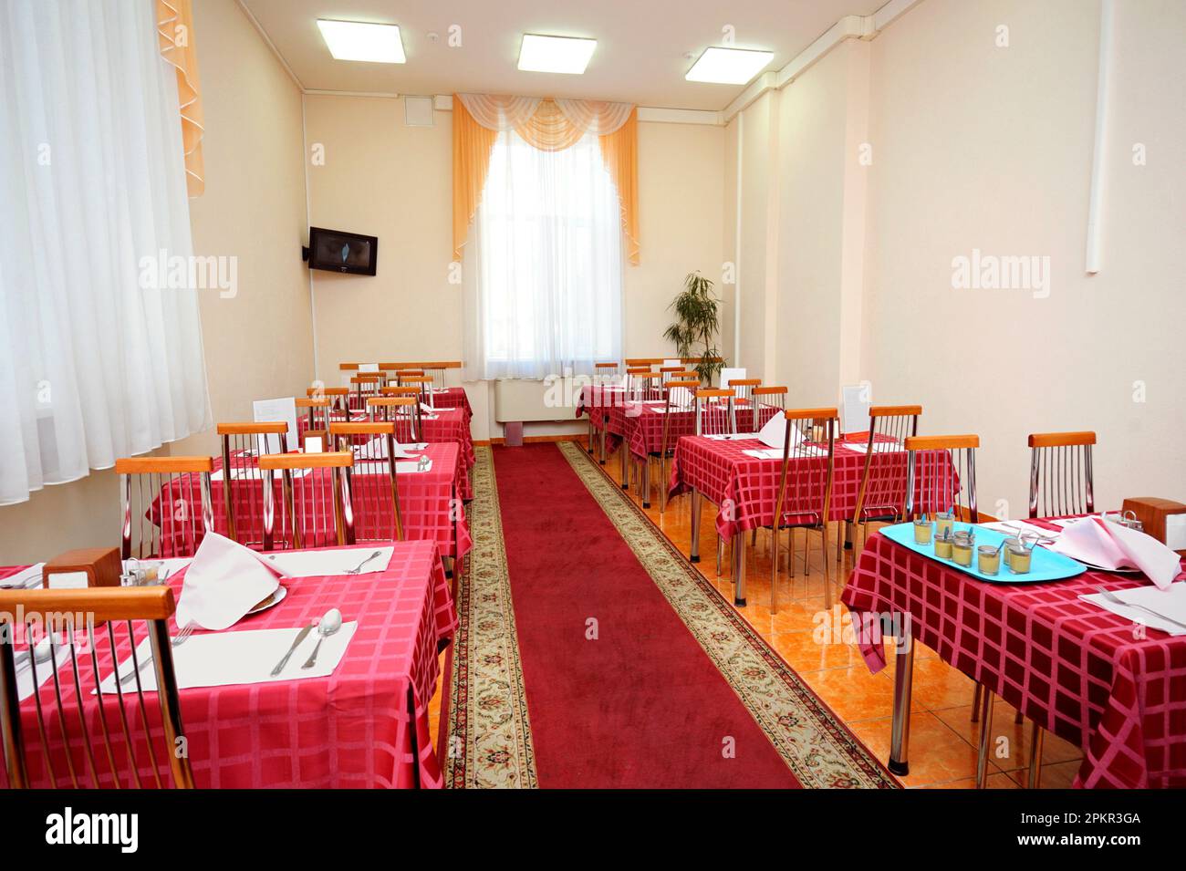 Tables set for lunch in the dining room of restaurant Stock Photo - Alamy