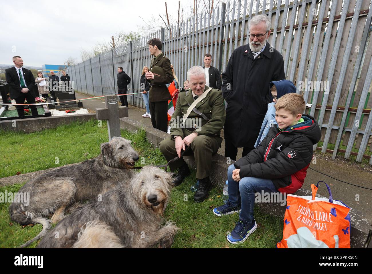 Gerry Adams with John Donnelly and his Irish Wolfhounds, Taoiseach and ...