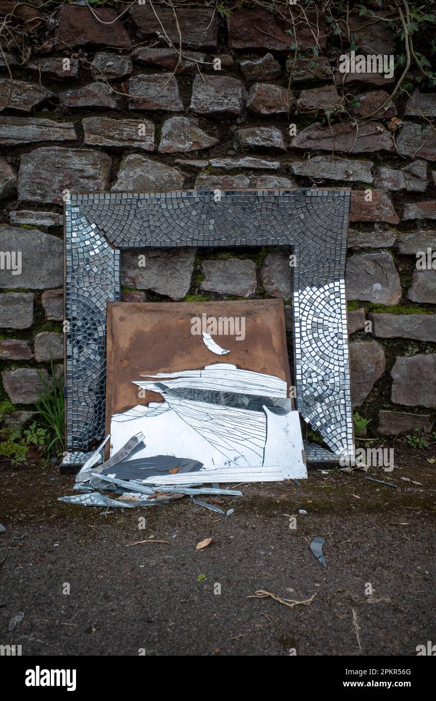 Broken mirror hi-res stock photography and images - Alamy