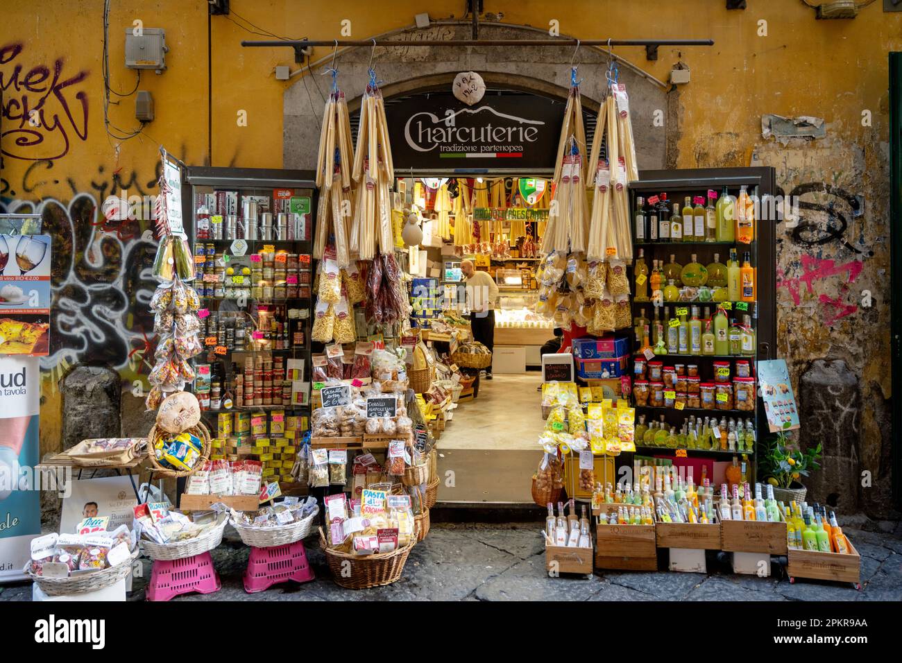 Italien, Neapel, Via Benedetto Groce 32 Stock Photo - Alamy