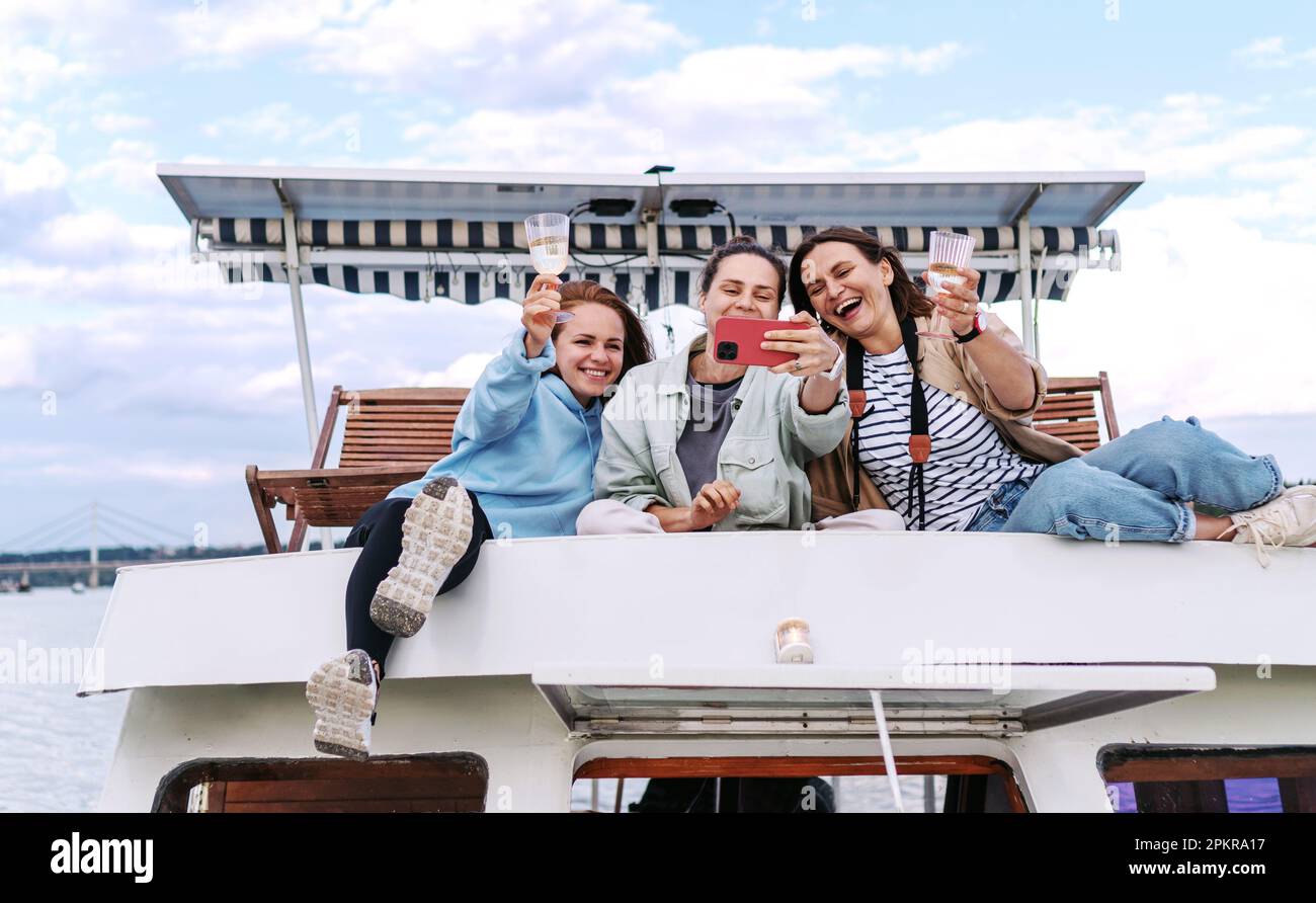 Boat party women hi-res stock photography and images - Alamy