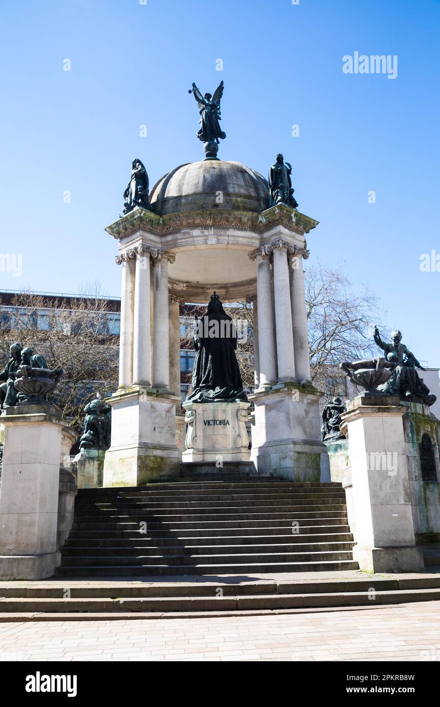 Queen Victoria Monument in Liverpool, UK Stock Photo - Alamy