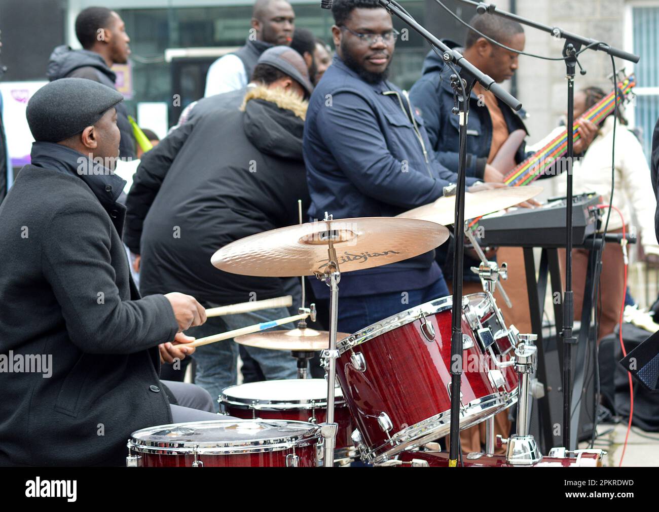 African drummer dance hi-res stock photography and images - Alamy