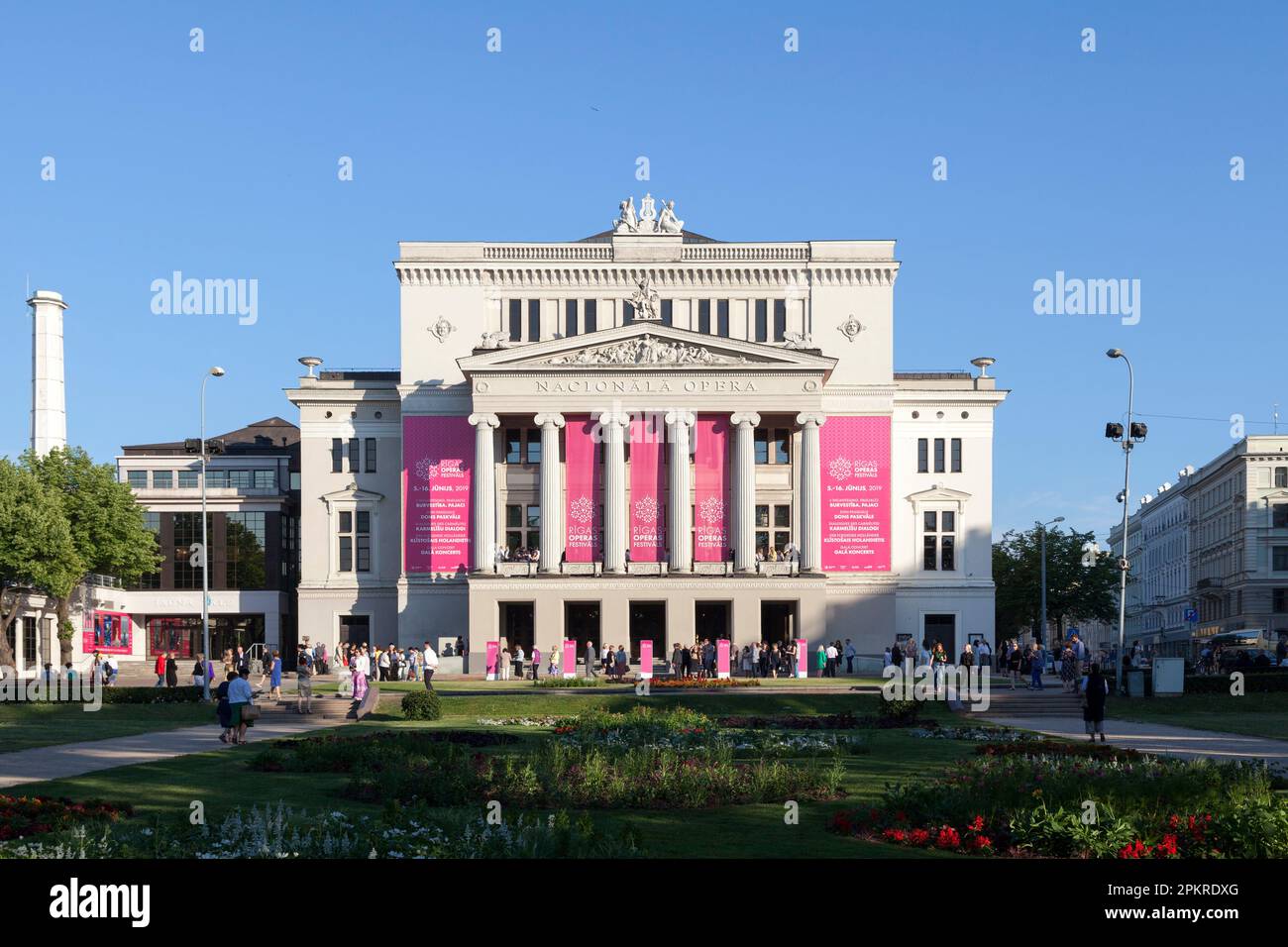 Lno orchestra hi-res stock photography and images - Alamy
