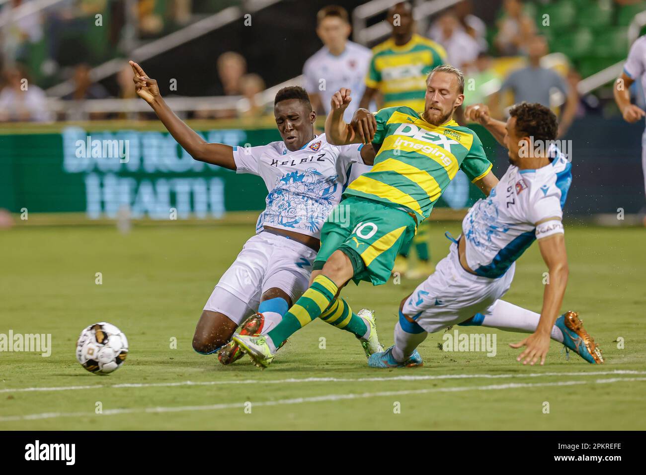 St. Petersburg, FL: Tampa Bay Rowdies forward Felix Schröter (10) is ...