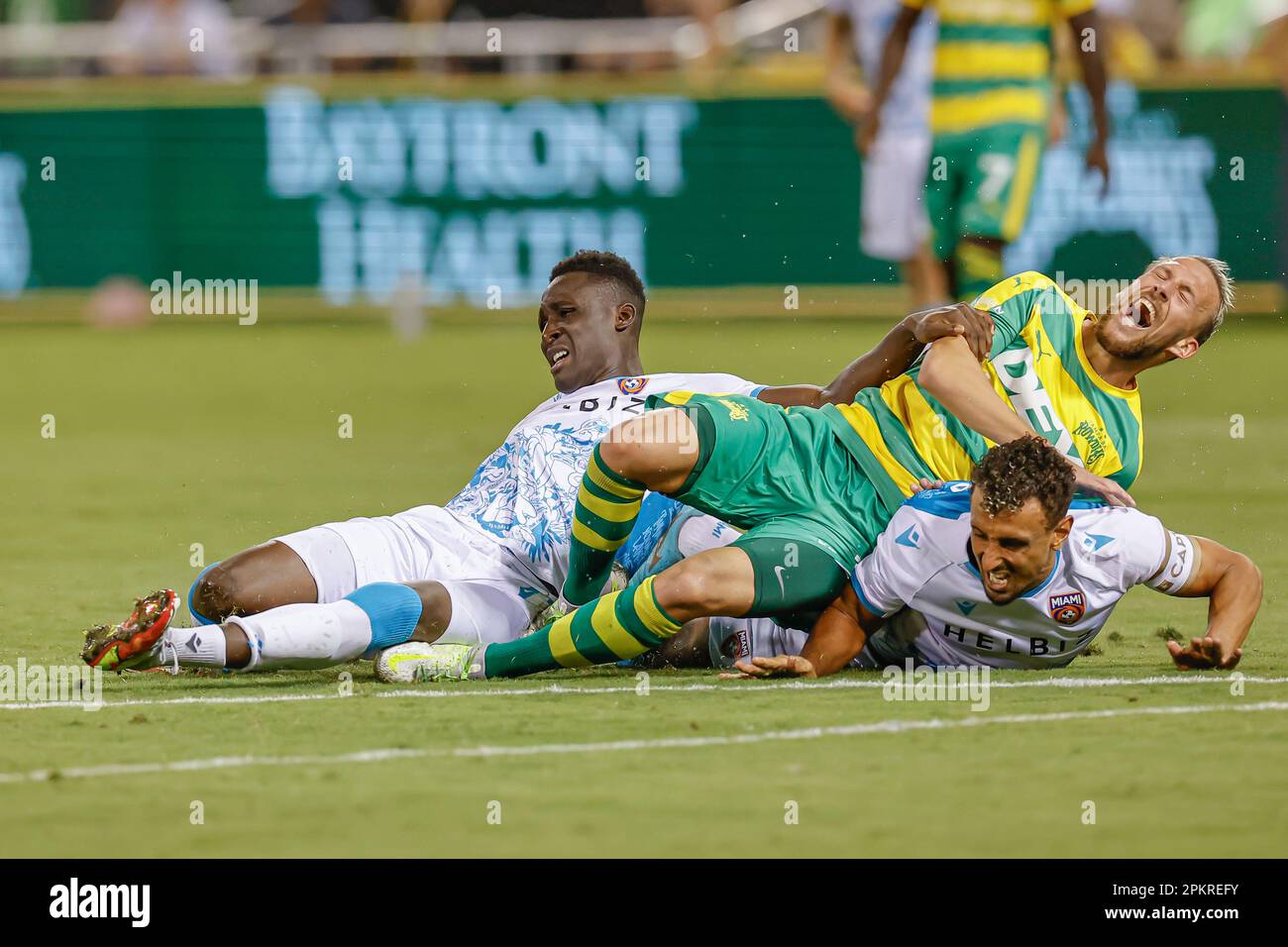 St. Petersburg, FL: Tampa Bay Rowdies forward Felix Schröter (10) is ...